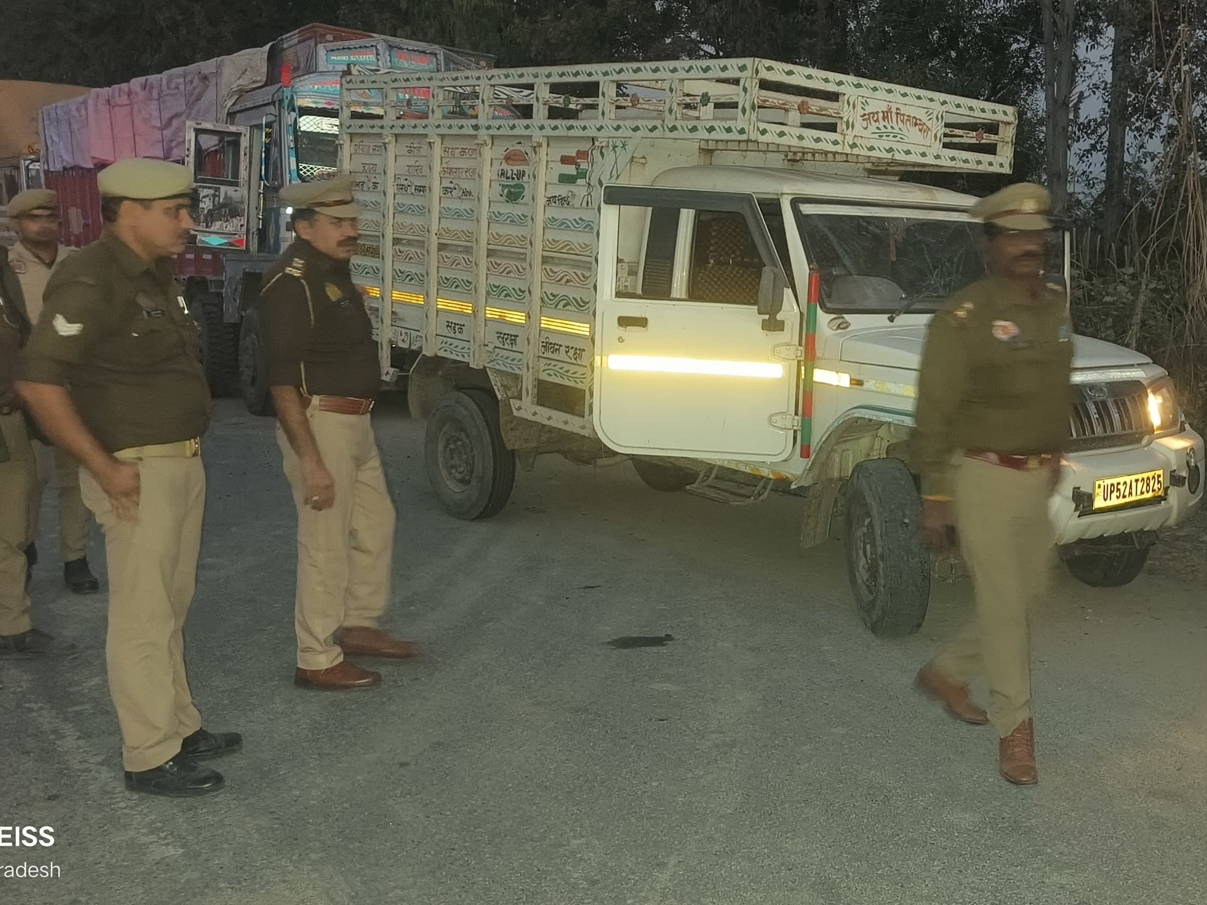 Intensive checking campaign continues at Bela Tirwa border | बेला ...
