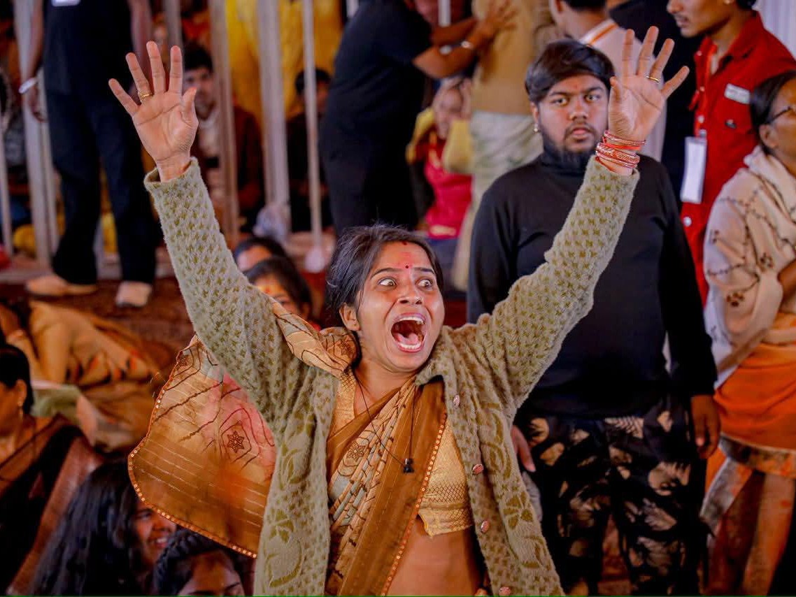 Dhirendra Krishna Shastri Praises CM Shivraj’s Equality Message at Shivpuri Bhagwat Katha ...