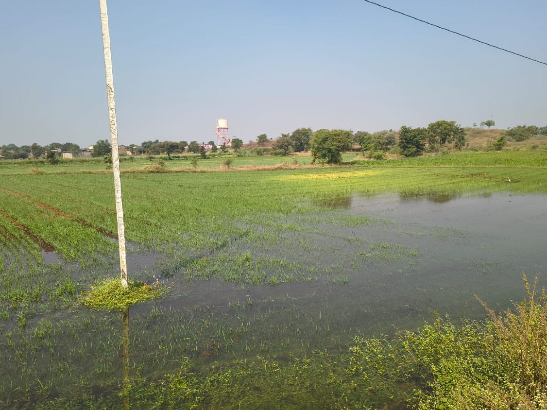 Canal overflows in Manawar, water enters fields