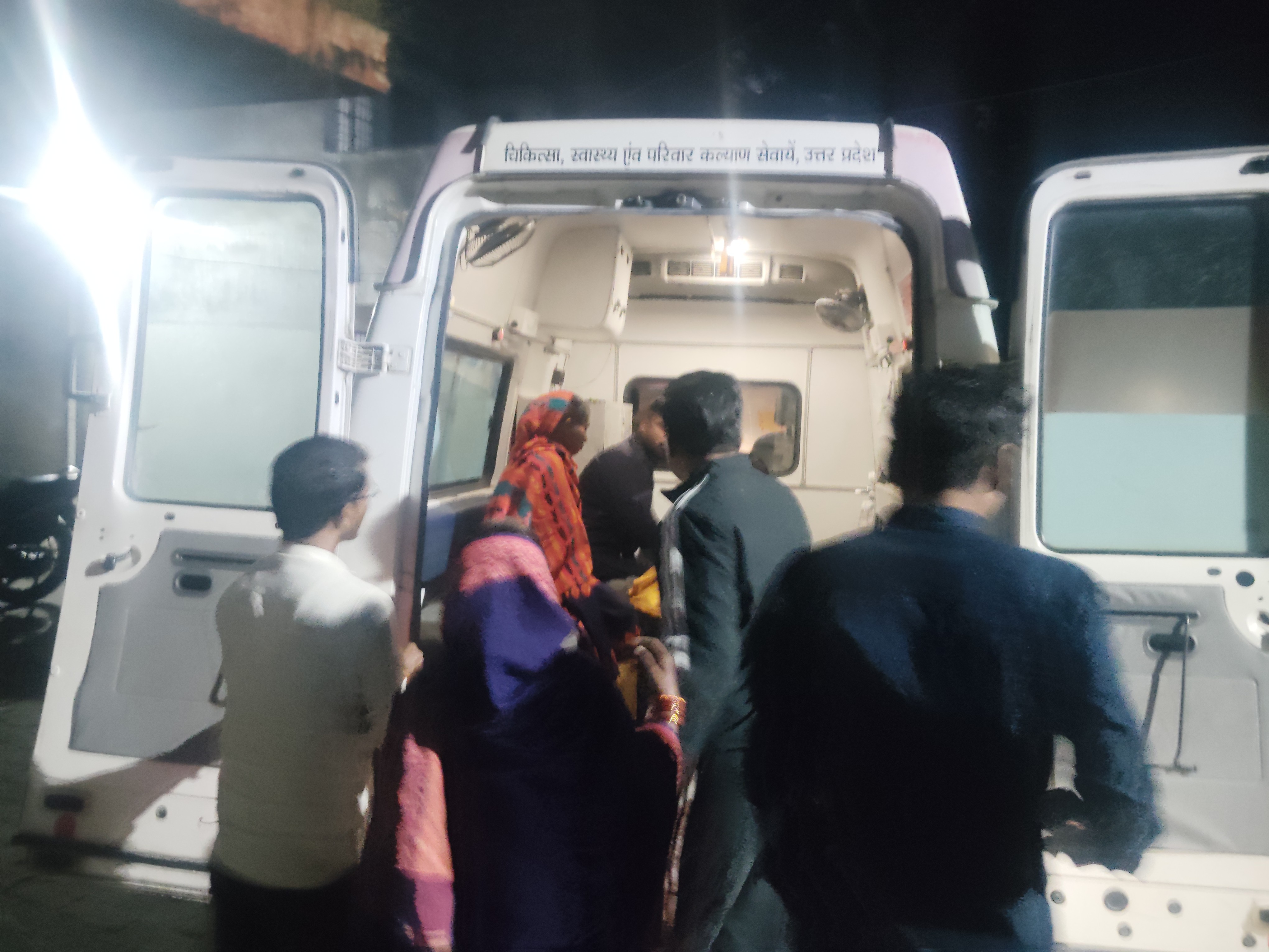 A young woman was bitten by a snake in Madhuban. | मधुबन में युवती को सांप ने डसा: घर के बाहर ...