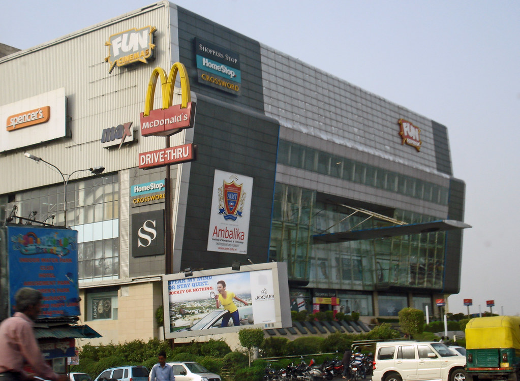 Simultaneous raids seven mall food courts Lucknow FSDA Team two shops ...