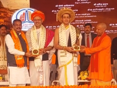 uttar pradesh varanasi Vedamurti Devvrat Mahesh Rekhe CM yogi pm modi maharashtra | 200 साल बाद ...