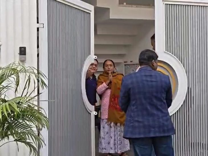 ED raids homes in Varanasi amid cough syrup scam; Shubham Jaiswal on ...