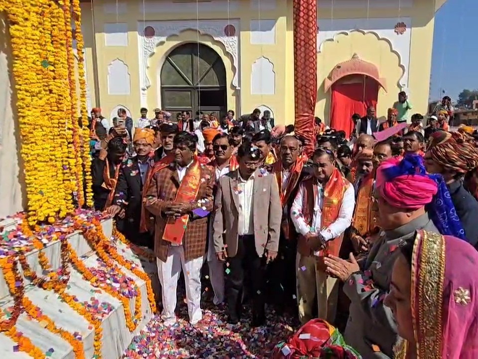 Unveiling of the statue of former Karauli king Gopal Singh