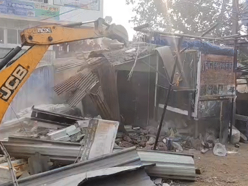 Angry over bulldozer action, man cuts his hair on camera