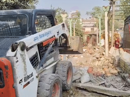 Angry over bulldozer action, man cuts his hair on camera