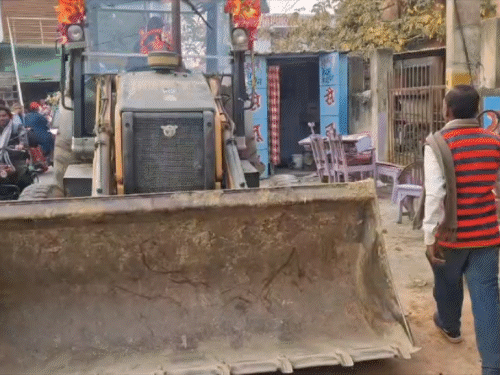 Angry over bulldozer action, man cuts his hair on camera