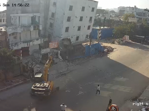 Video of a 5-storey hotel collapsing in 3 seconds