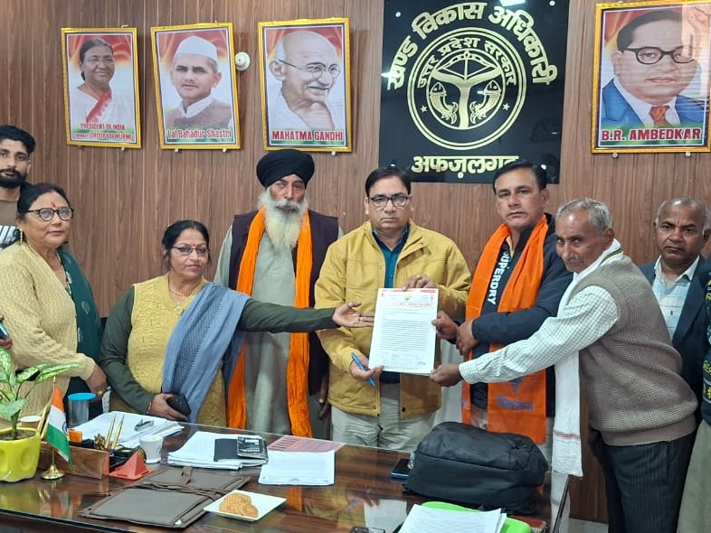 Demand for construction of public toilets and roads in Bijnor