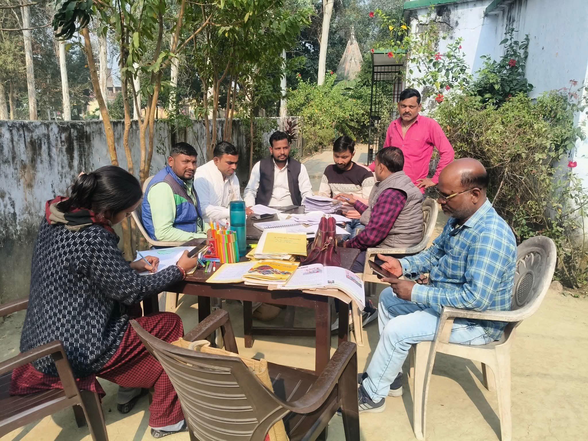 Inspection of SIR form in Malikpurpurwa of Basti | बस्ती के ...