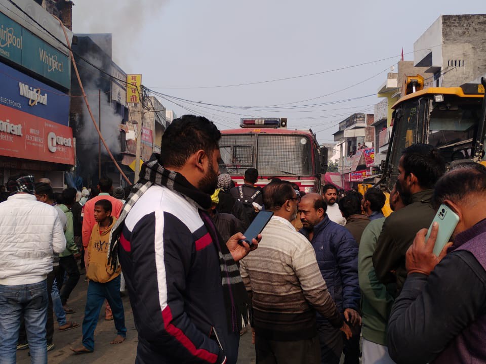 A massive fire broke out in a shop in Gosaiganj, Ayodhya.