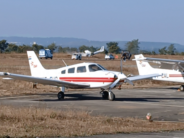 Trainer Plane Crash Lands At Sagar MP Dhana Air Strip Pilot Safe After ...