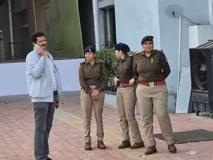 10th class student alleges teacher forced her to remove clothes: When ...