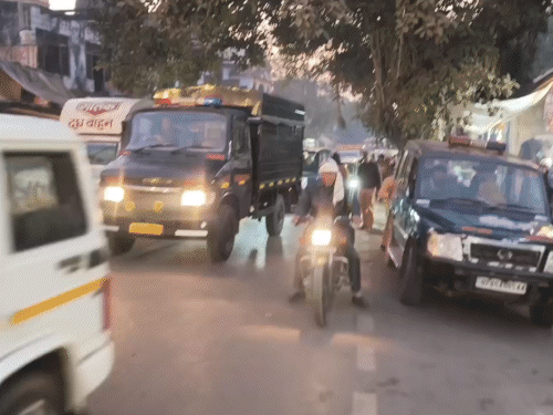 Mathura police arrest 42 in 'Mini Jamtara' fraud case 400 officers ...