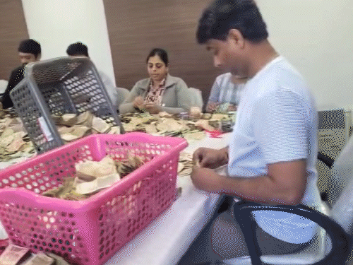 1.40 lakh rupees recovered from donation boxes at Khajrana Ganesh Temple