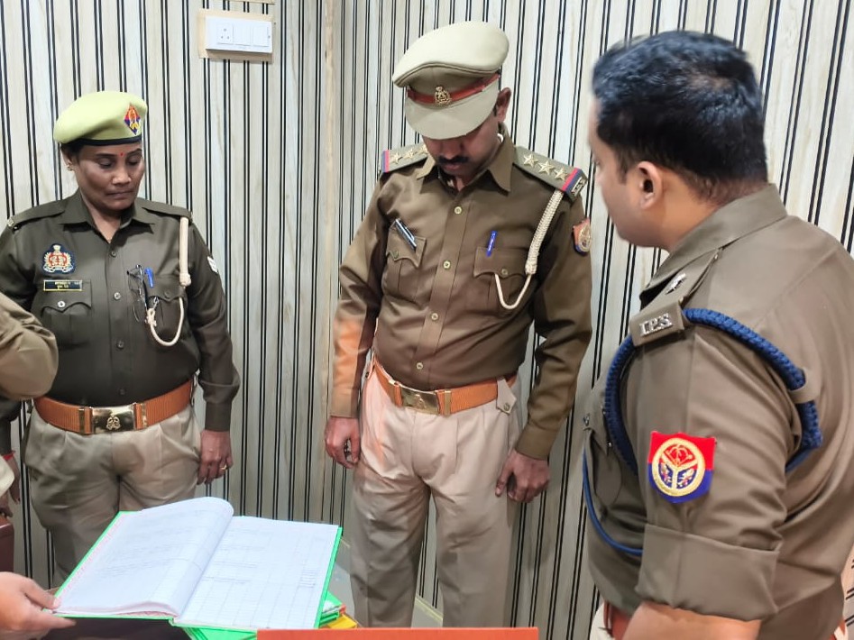 Made a surprise inspection of Baburi police station in Chandauli