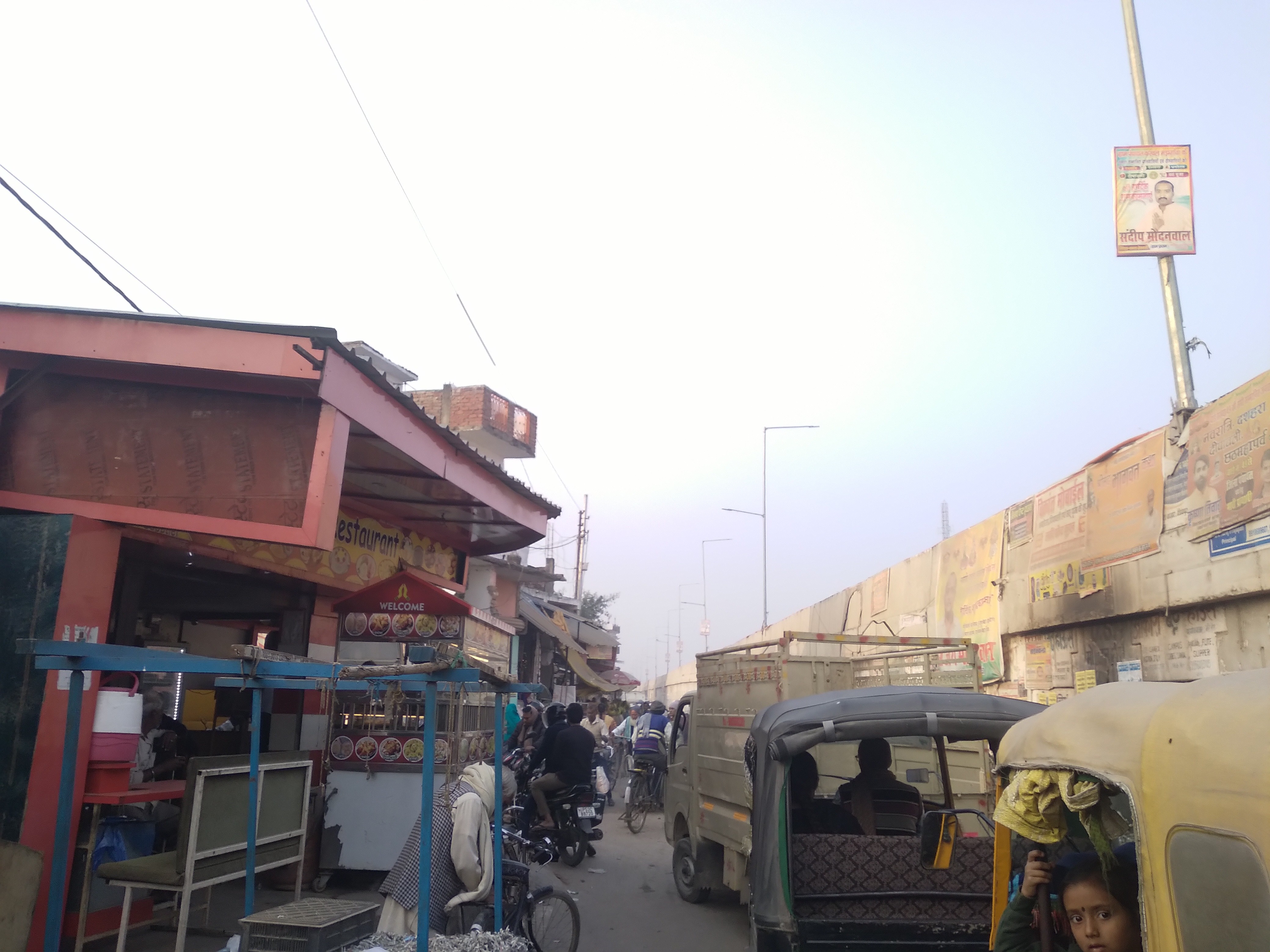 Problem of jam at Narre turn in Karwal Majhgawan
