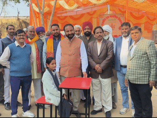 MLA Sukhwant Singh donated 150 stools and tables to Naswari School ...