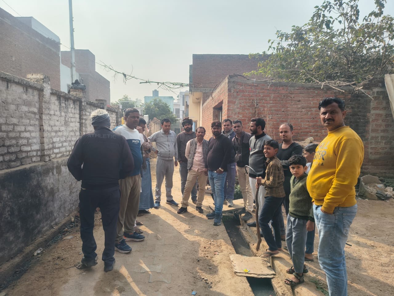 Protest against Airtel tower, memorandum submitted at Kotwali | एयरटेल ...