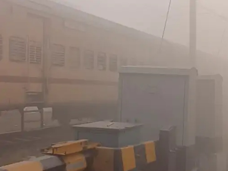 Sampoorna Kranti and Purva Express delayed by one and a half hours