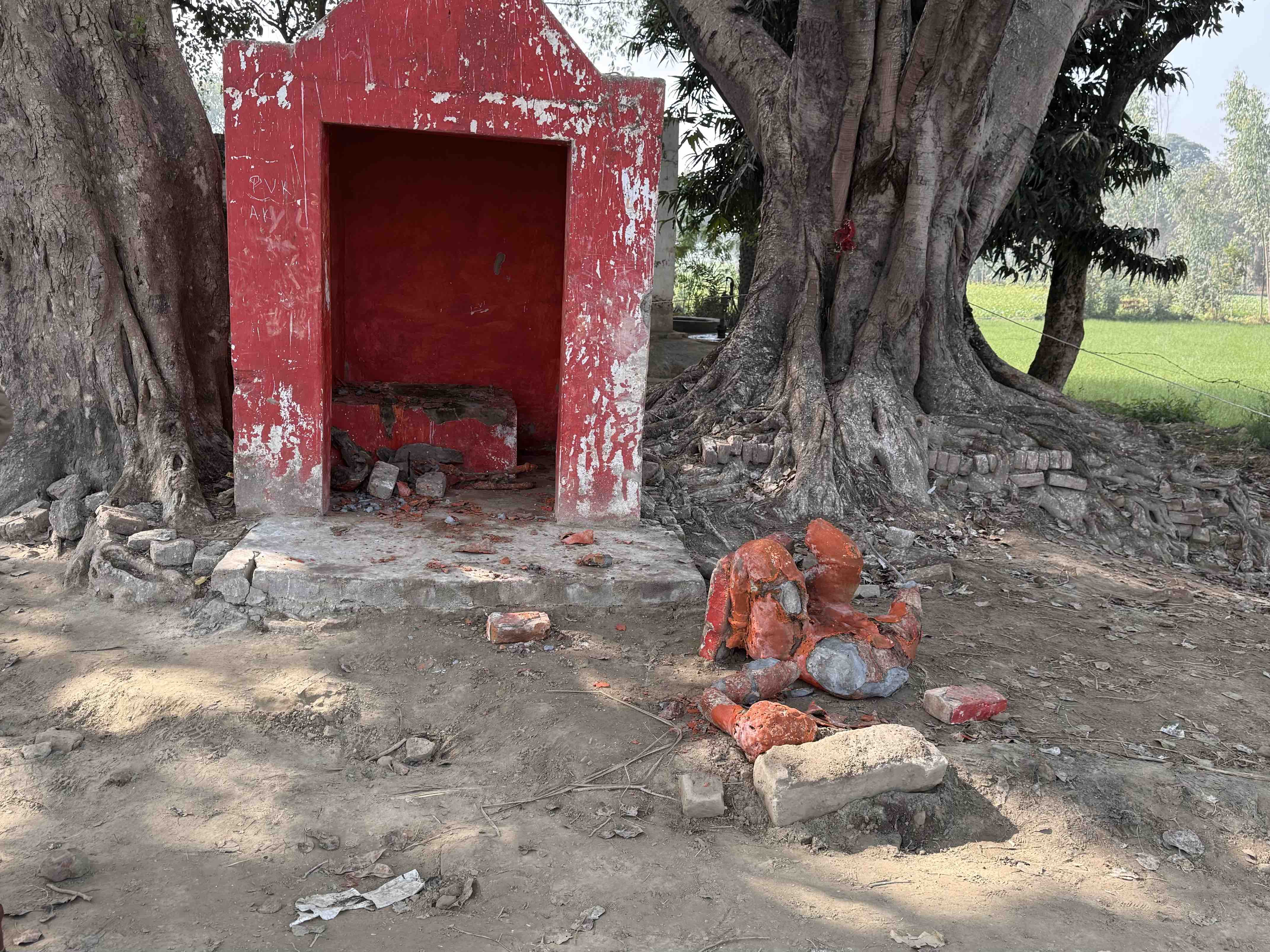Jalesar: Idol broken on the second day in the ancient Hanuman temple ...