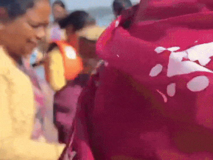 Grandparents' Shikara ride in Bada Talab, Mayor was present