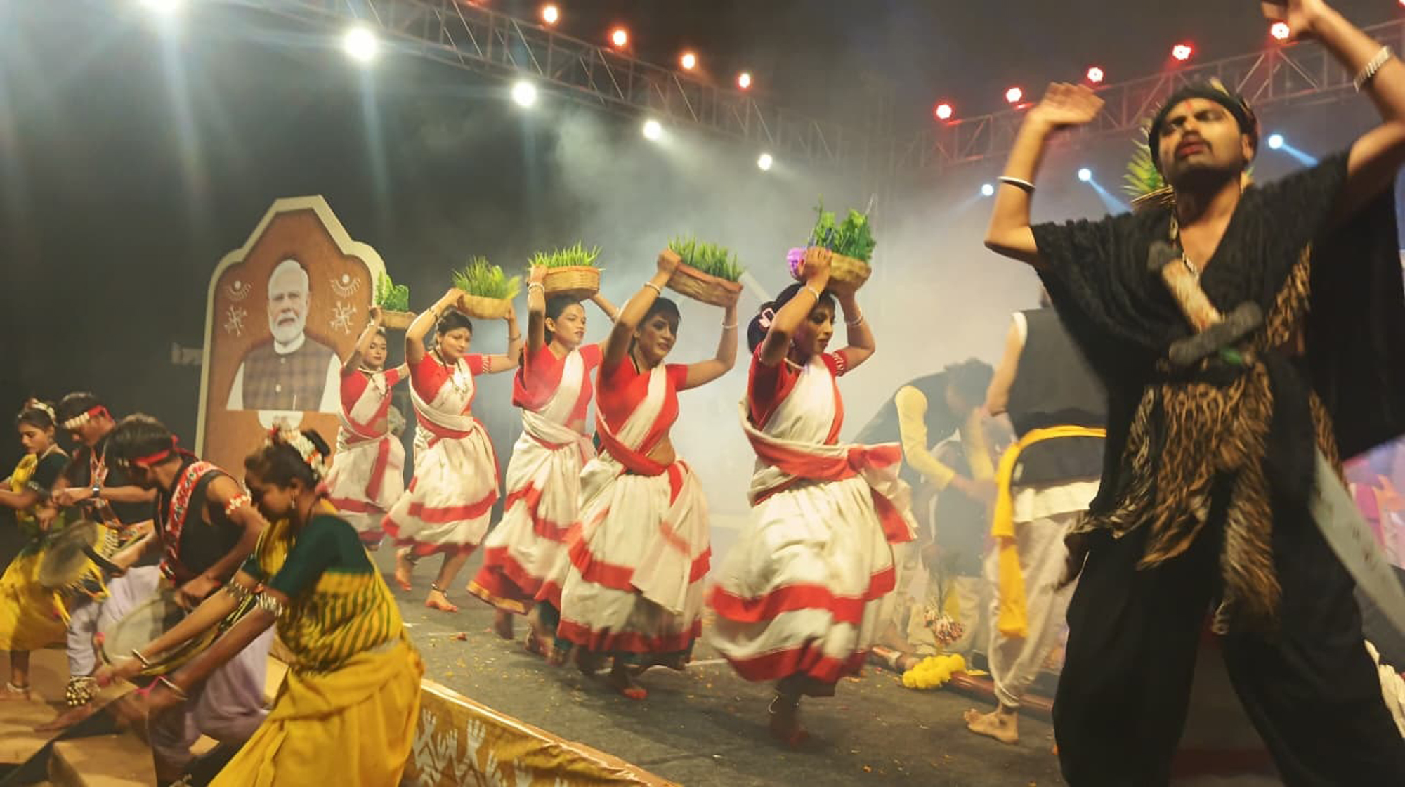 The struggle of Raja Hirakhan Singh was depicted in a dance drama. | नृत्य नाटिका में दिखाया ...