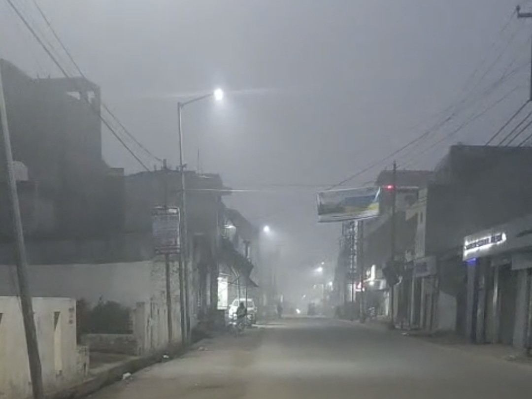 Cold wave grips Sambhal, temperature drops to 7 degrees, AQI 183 | संभल ...