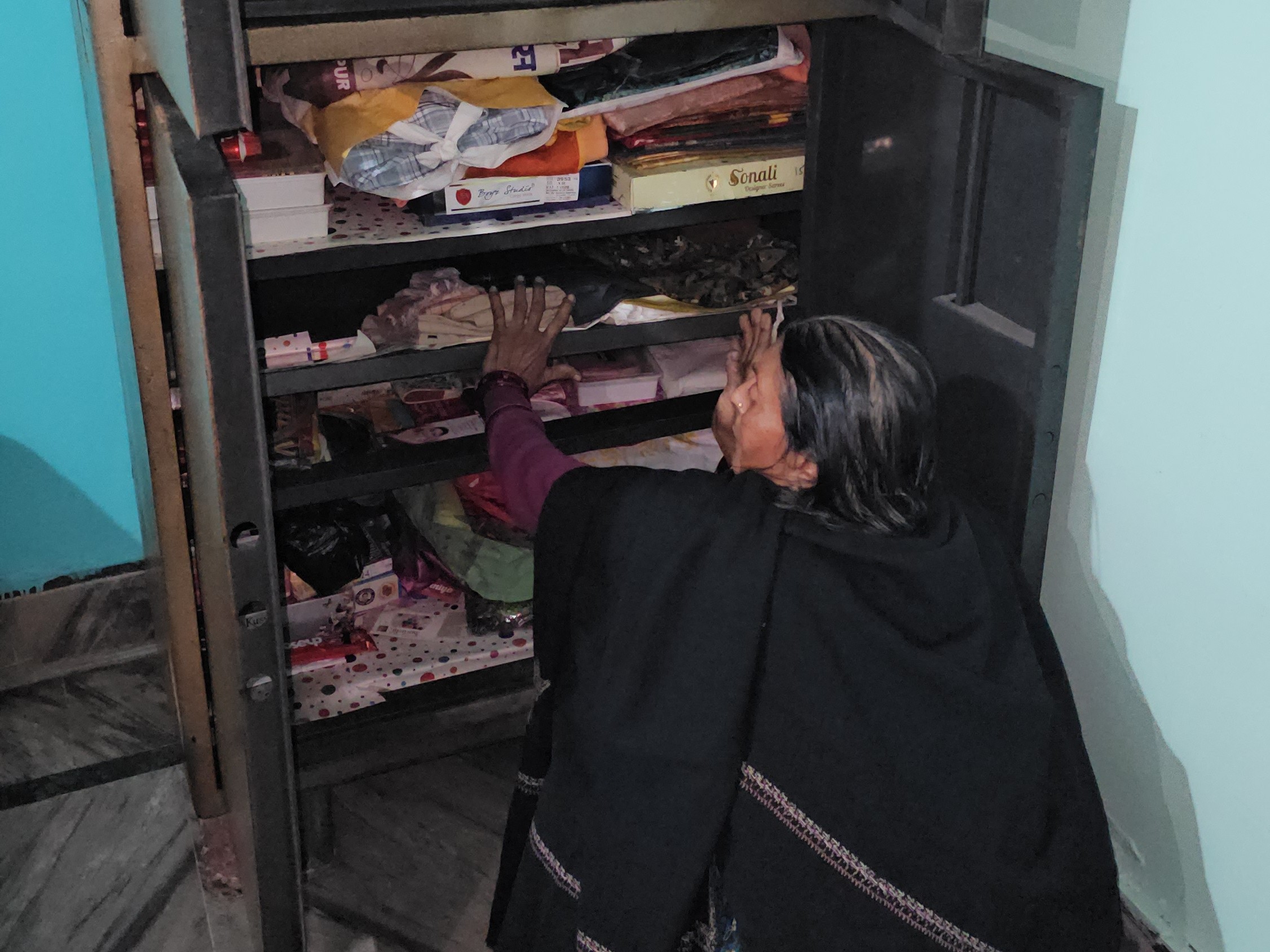 Lakhs stolen from the house of a Home Guard jawan in Koderma | कोडरमा में होमगार्ड जवान के घर ...