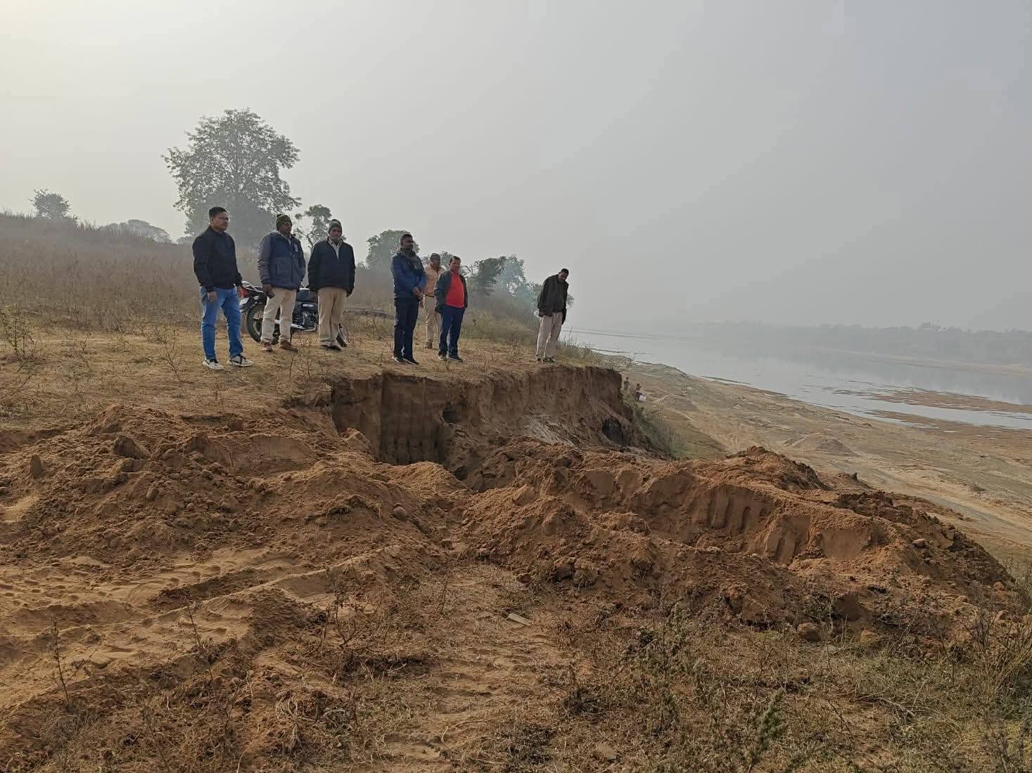 The road to the Son River Ghats was closed and 63 cubic meters of sand ...