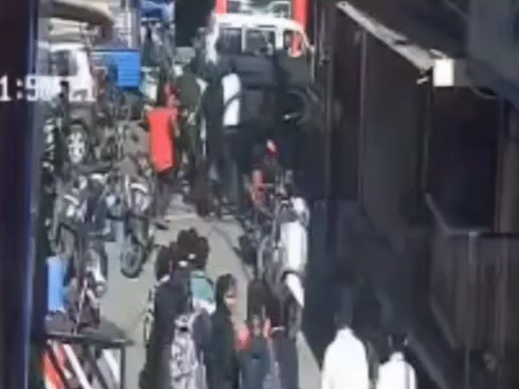 Video of a fight after a car collision