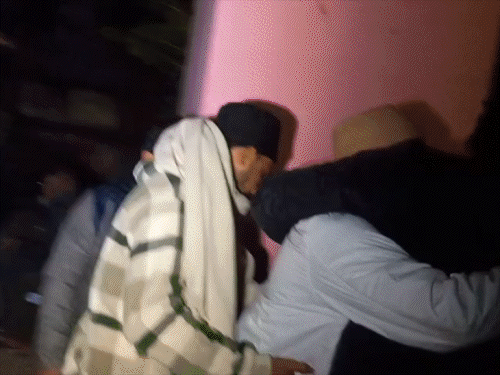 Angry with father's scolding, the teenager reached the police station