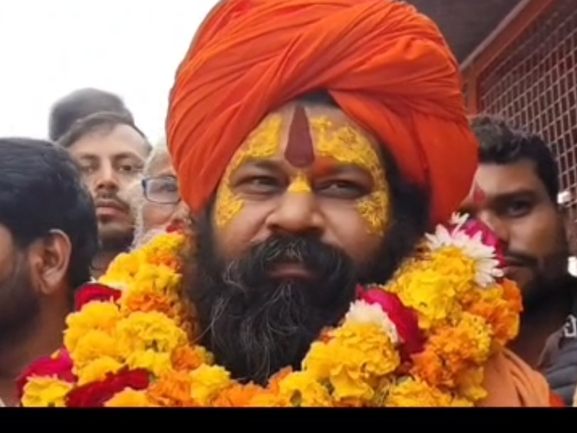 Mahant Raju Das unveiled the Hanuman statue