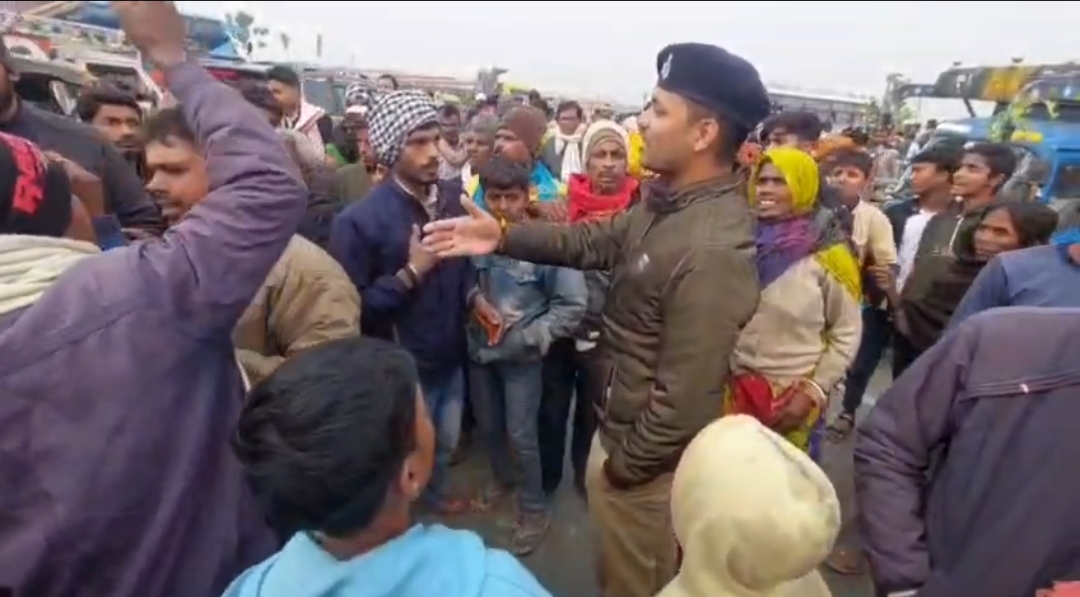 Nitish Kumar was told he was ill | दरभंगा में हत्या का आरोप लगाकर किया ...