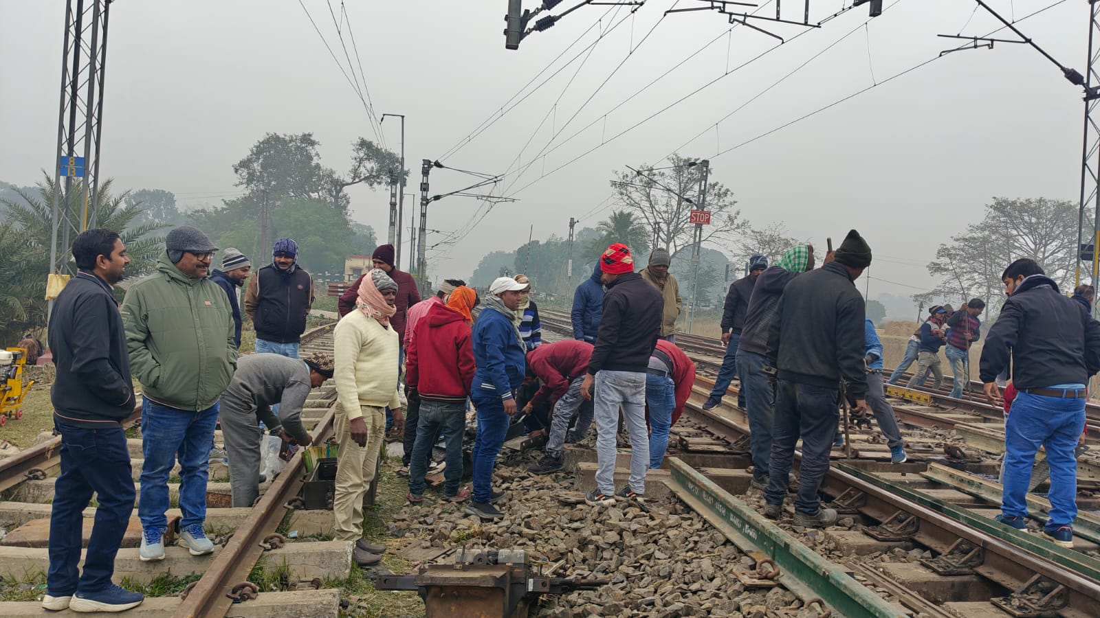 Due to the mega block, Intercity and other trains were delayed by 2 ...