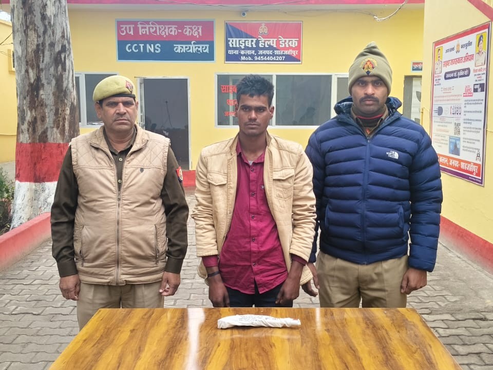 Youth arrested with pistol in Kalan