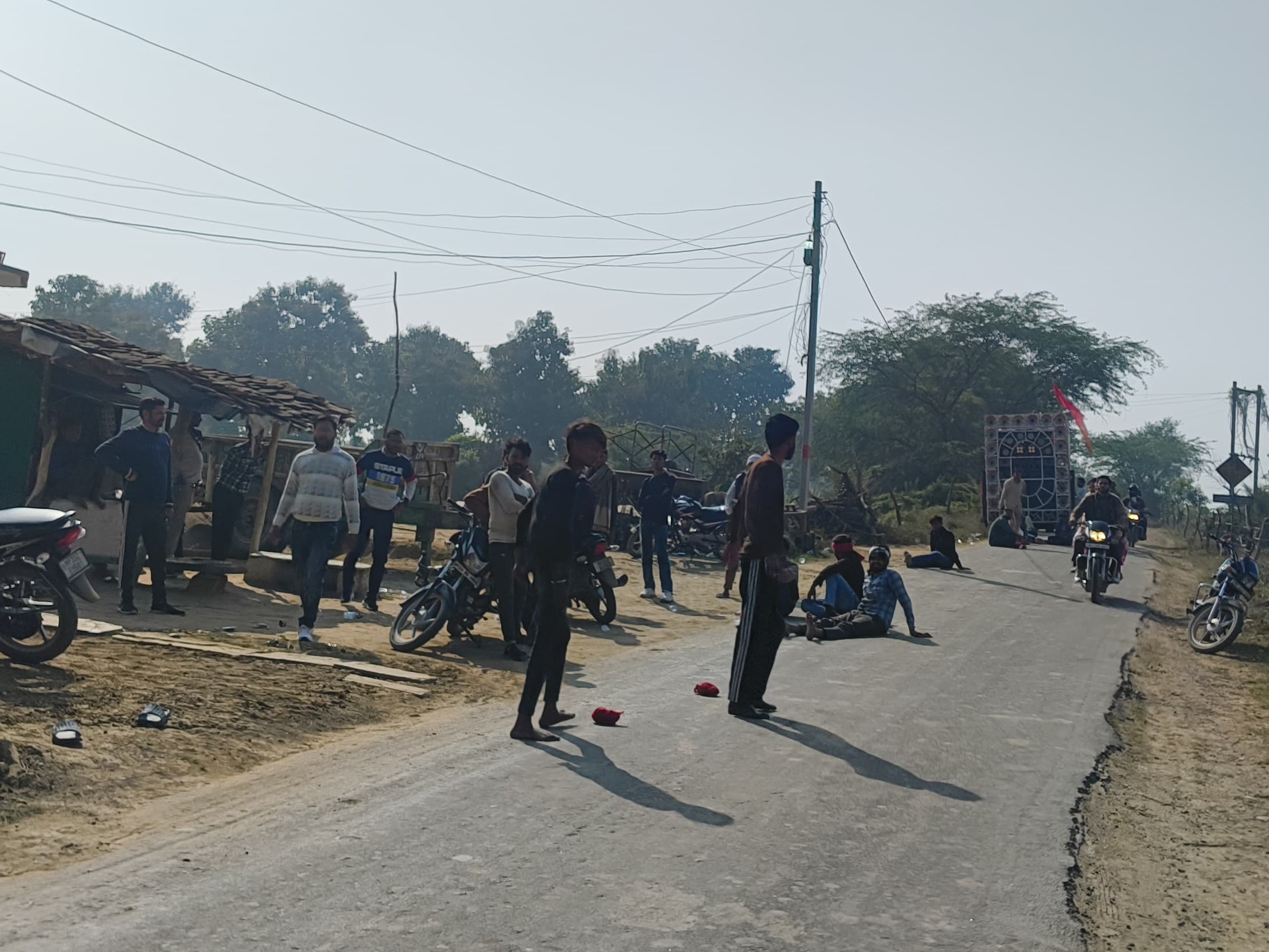 Devotees set out on a prostration journey for Ratangarh Mata. | रतनगढ़ ...