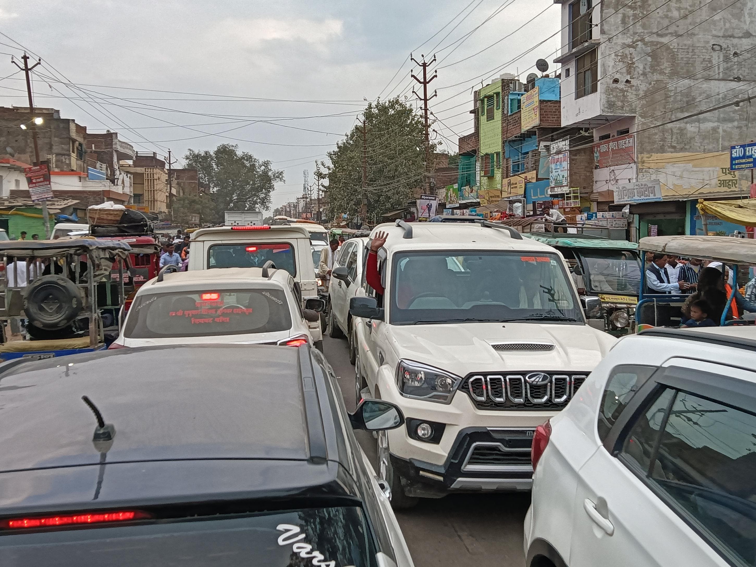 Ambulance stuck in Chowk Bazaar due to traffic jam in Atarra