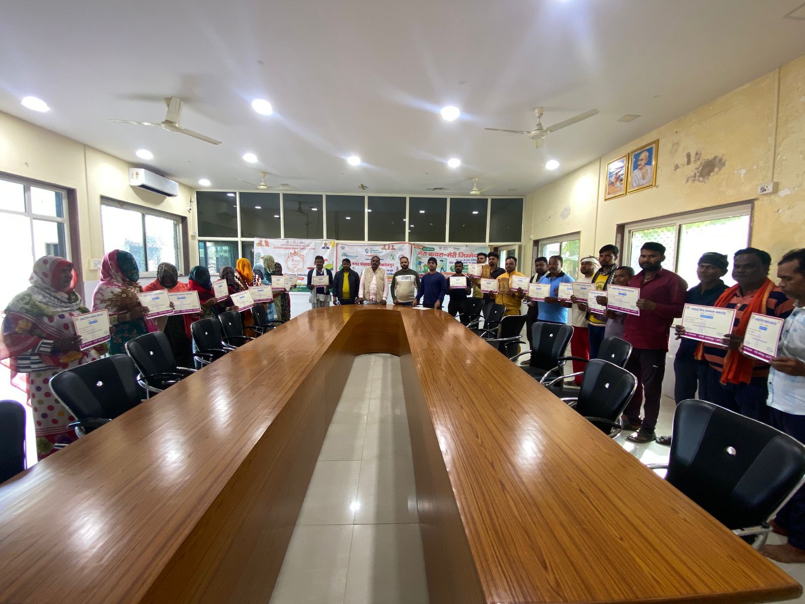 Sanitation friend honored in Todi Fatehpur, Raja Pratham | टोड़ीफतेहपुर ...