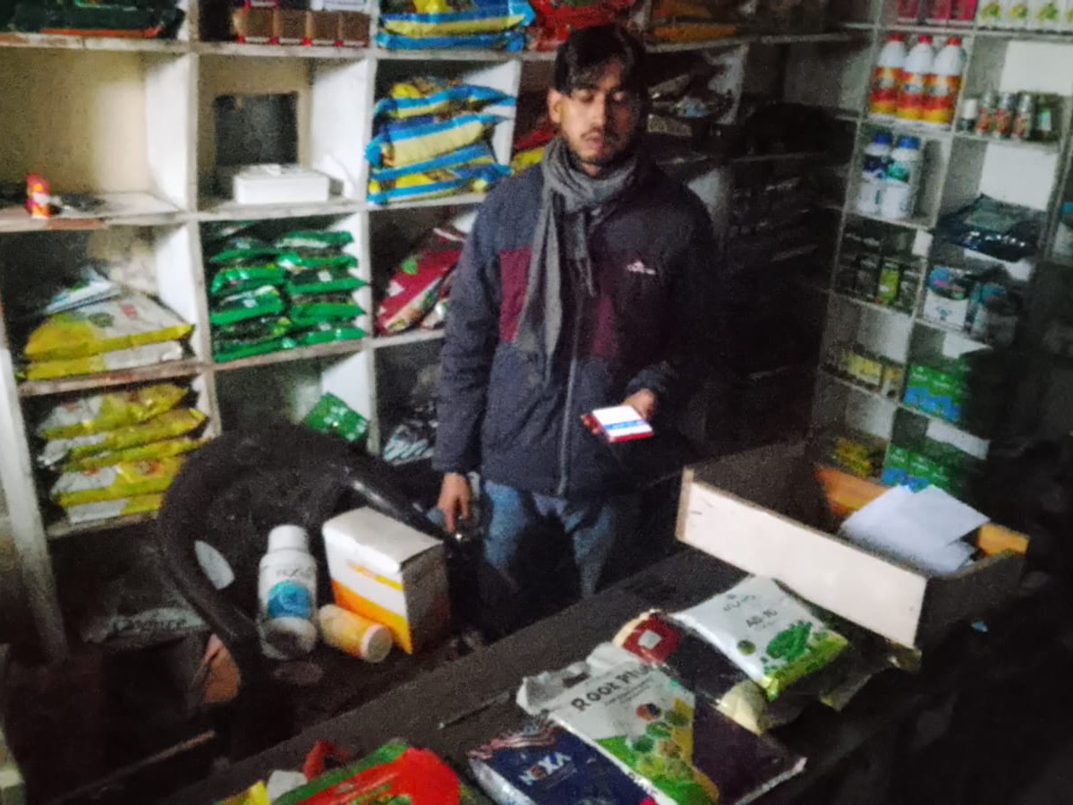 Thieves broke into more than 12 shops in Bareilly | बरेली में चोरों ने 12 से अधिक दुकानें तोड़ीं ...