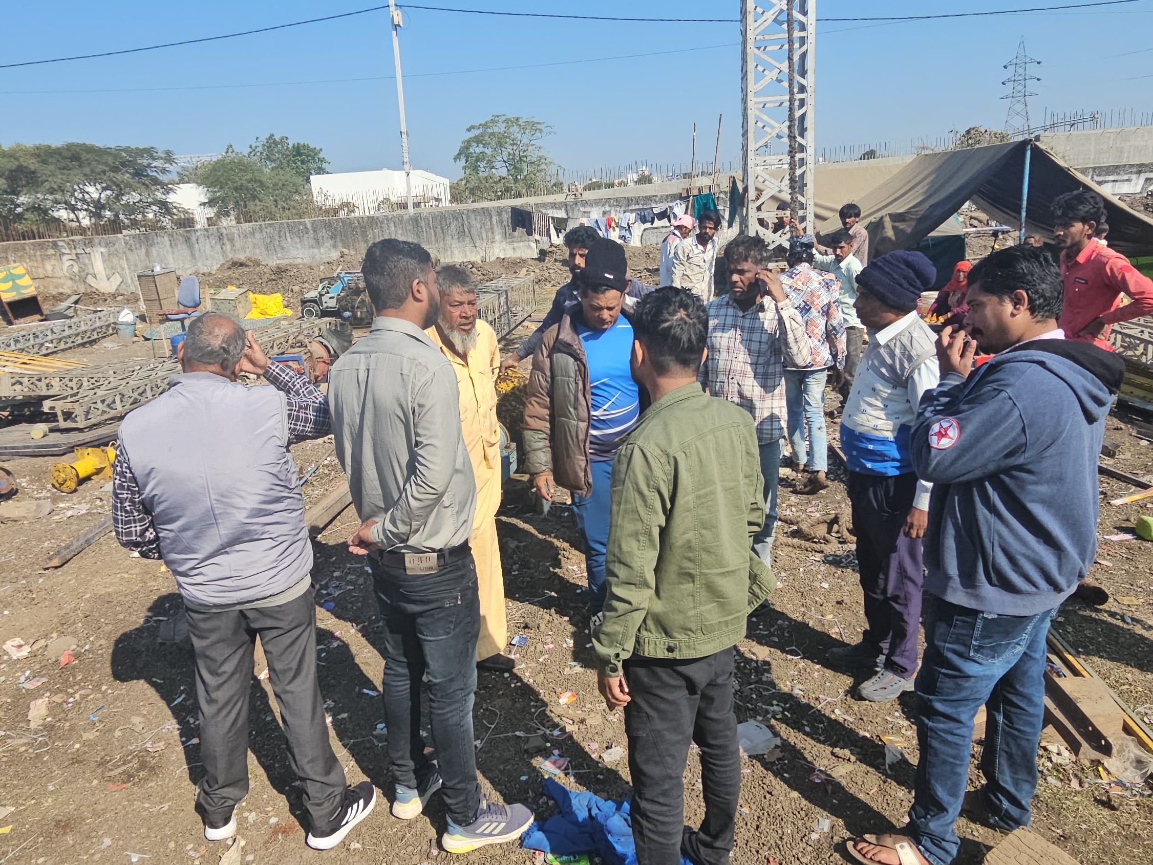 Municipal action at fair, swings worth Rs 15 lakh seized | मेले में ...