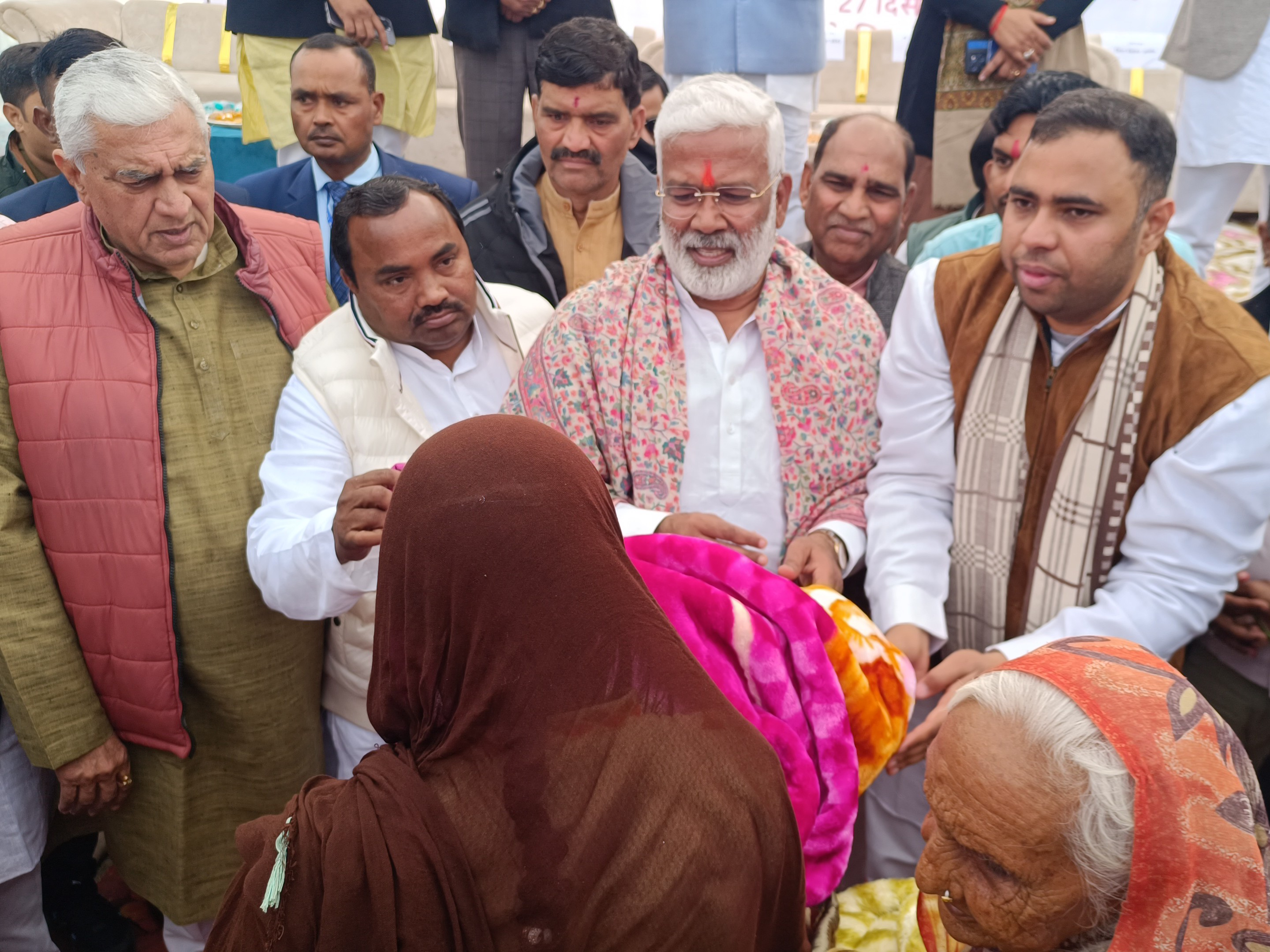 Blanket distribution in memory of former block chief in Jakholi | जखौली ...