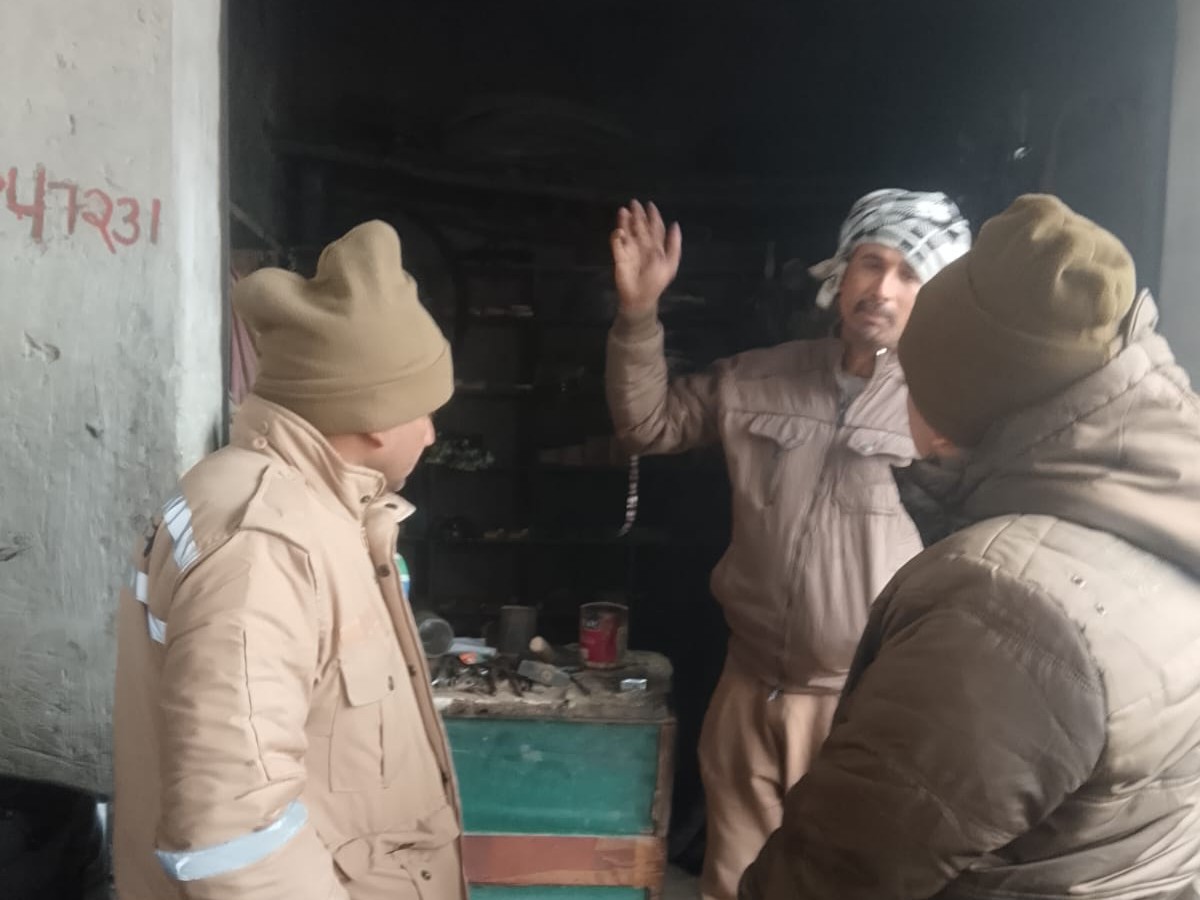 Thieves broke into more than 12 shops in Bareilly | बरेली में चोरों ने 12 से अधिक दुकानें तोड़ीं ...