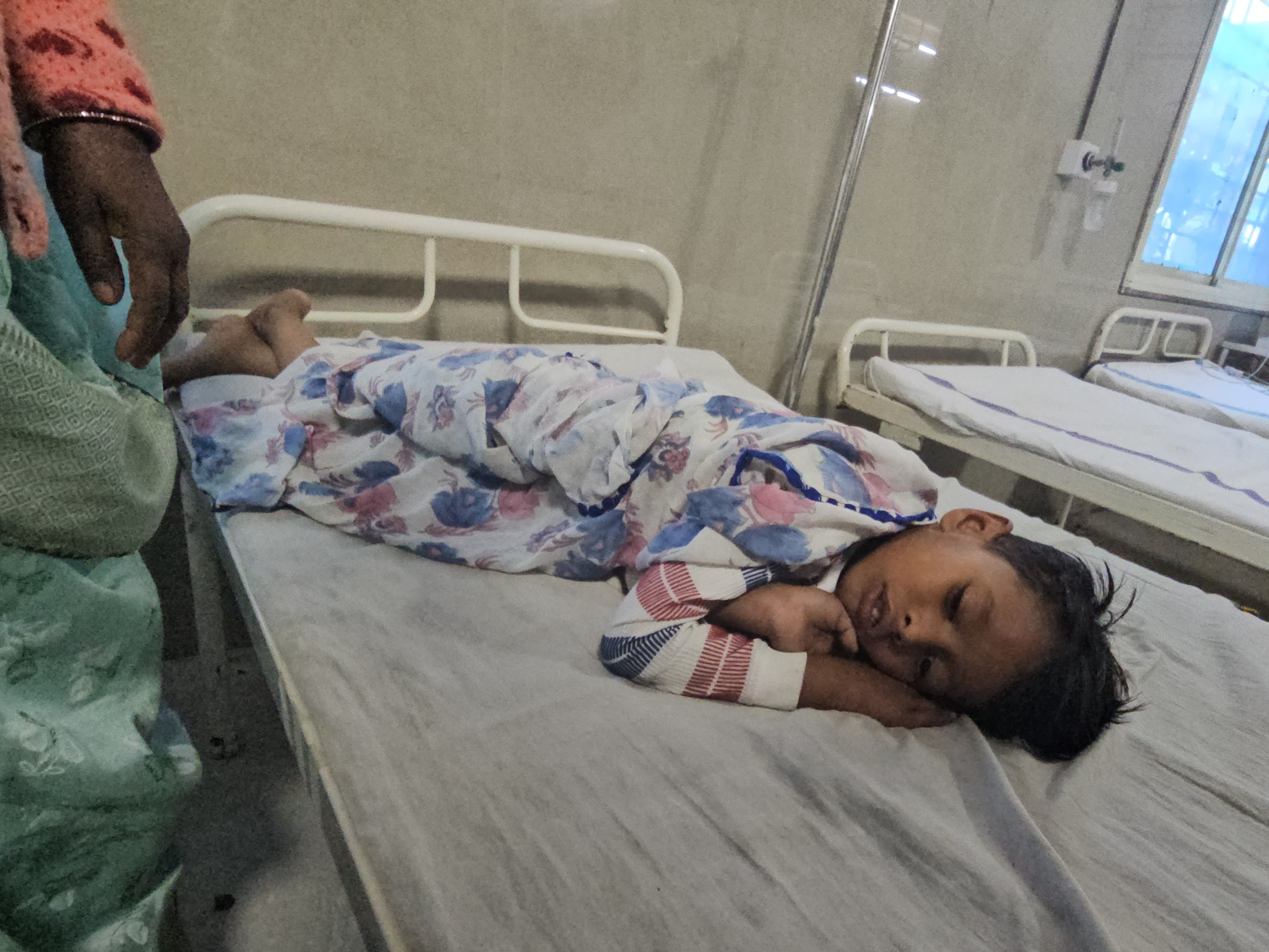 Child injured in monkey attack in Shajapur | शाजापुर में बंदरों के हमले ...