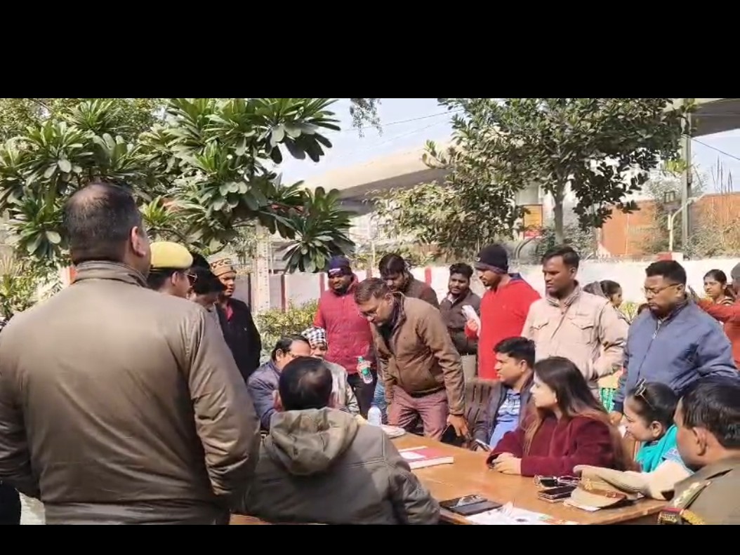 Land dispute on Kalyanpur resolution day | कल्याणपुर समाधान दिवस पर ...