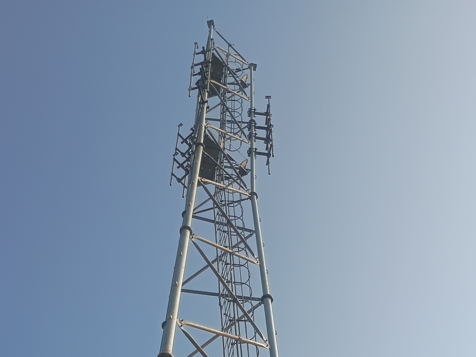 Work on Jio tower begins in Deeh, Raebareli | रायबरेली के डीह में जियो ...