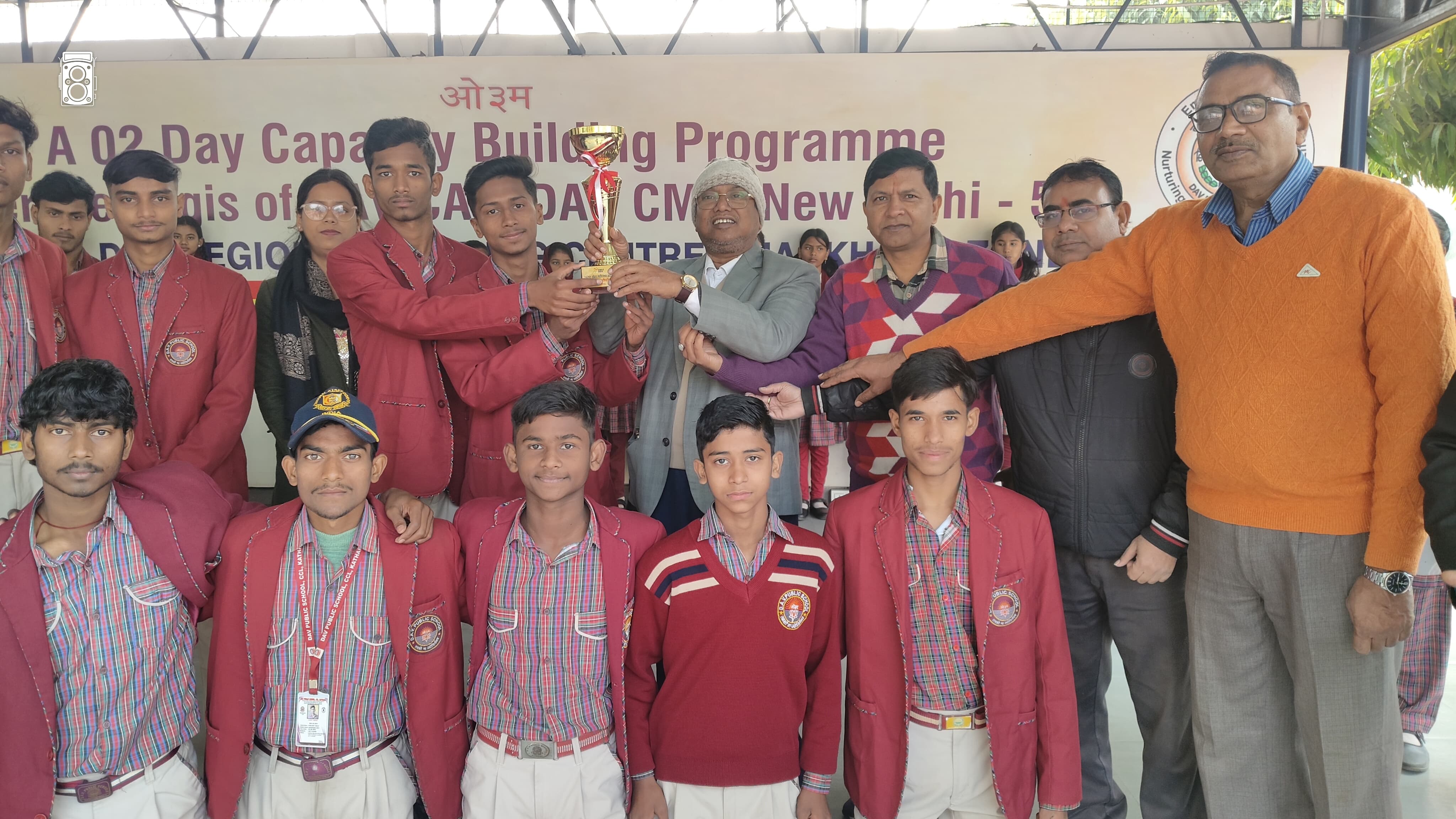 Successful children of Khelo India and poster making were honored ...