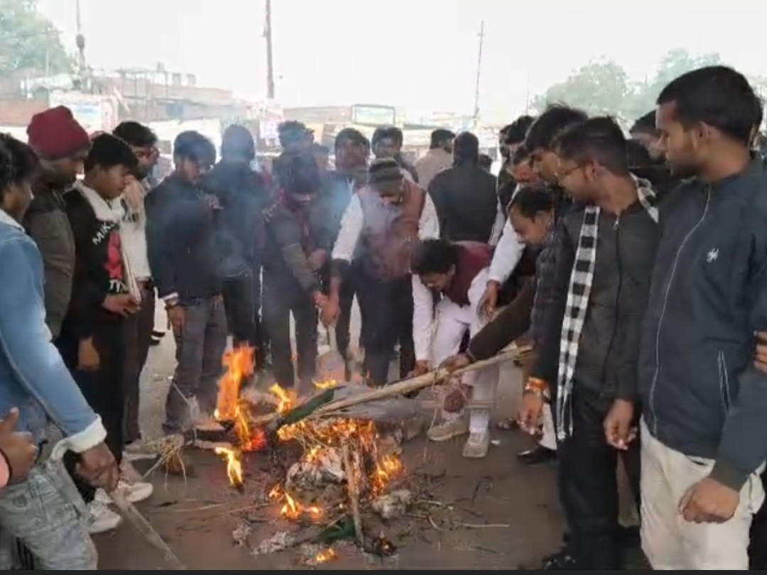 Protest in Jalaun against atrocities on Hindus in Bangladesh ...