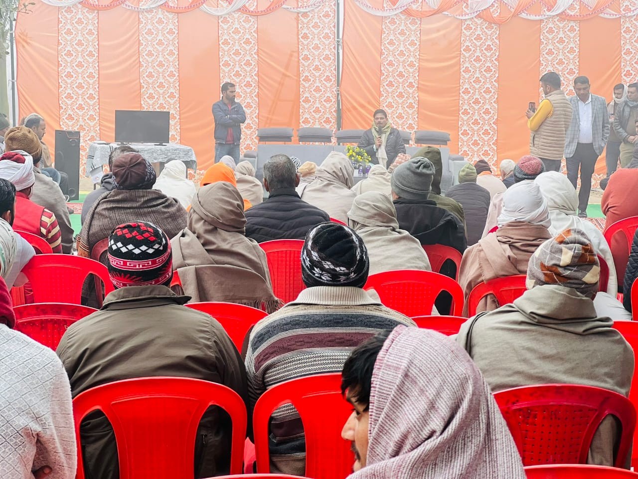 Jewar MLA interacted with Bhatta-Parsaul farmers | जेवर विधायक ने भट्टा ...