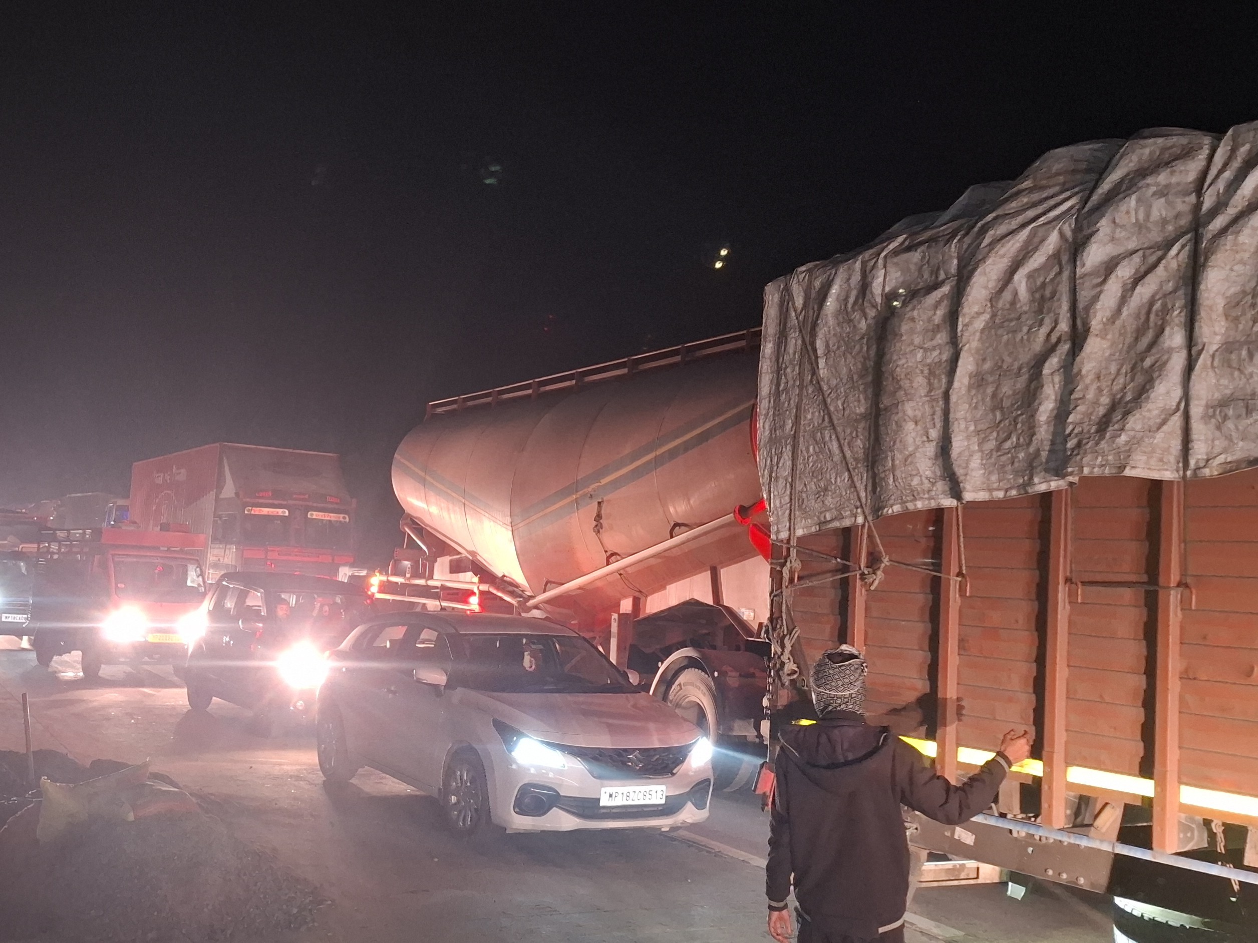 Two accidents on Katni NH-43, bike rider dies | कटनी NH-43 पर दो हादसे ...